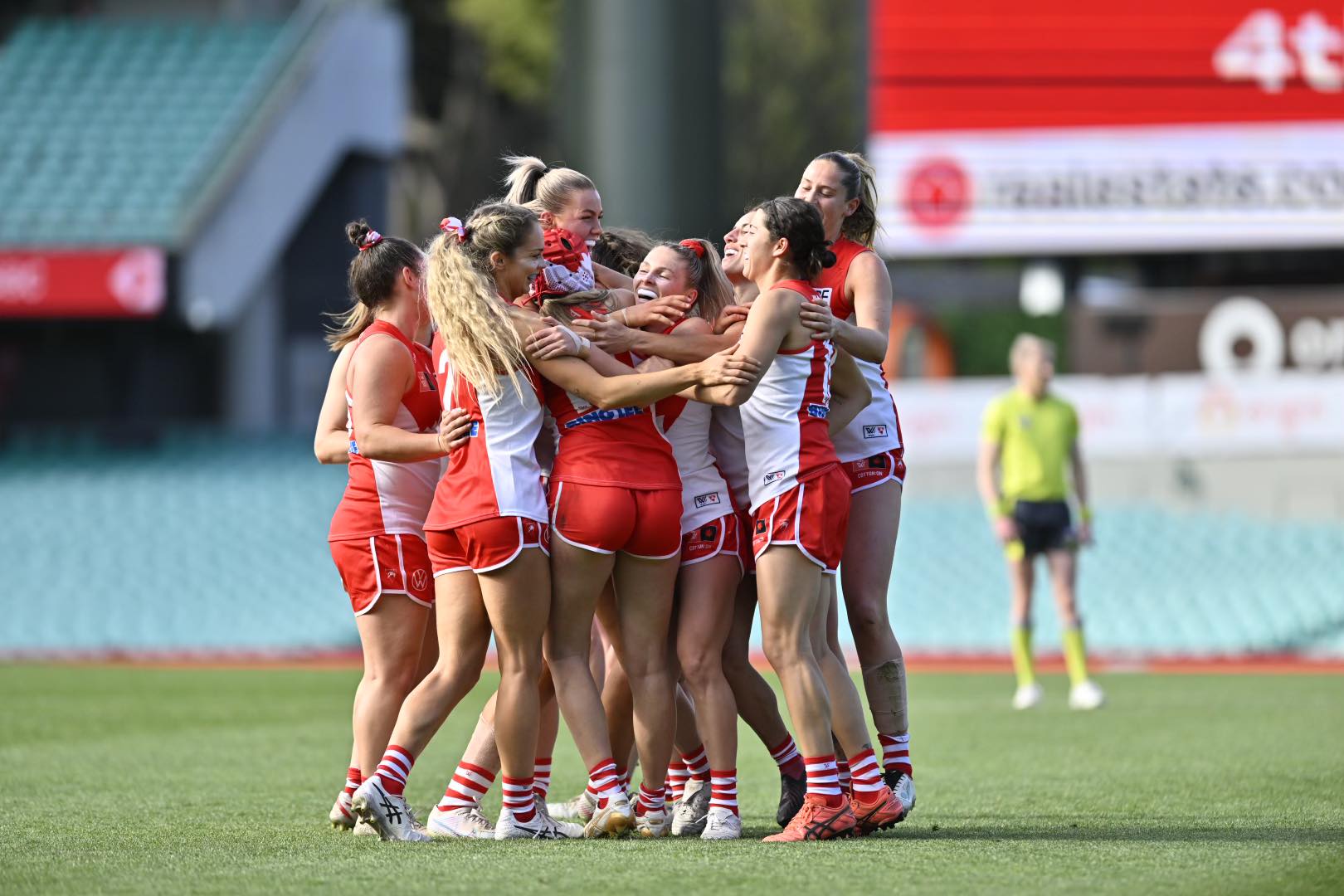 Plenty to cheer as Swans defeat Carlton at SCG