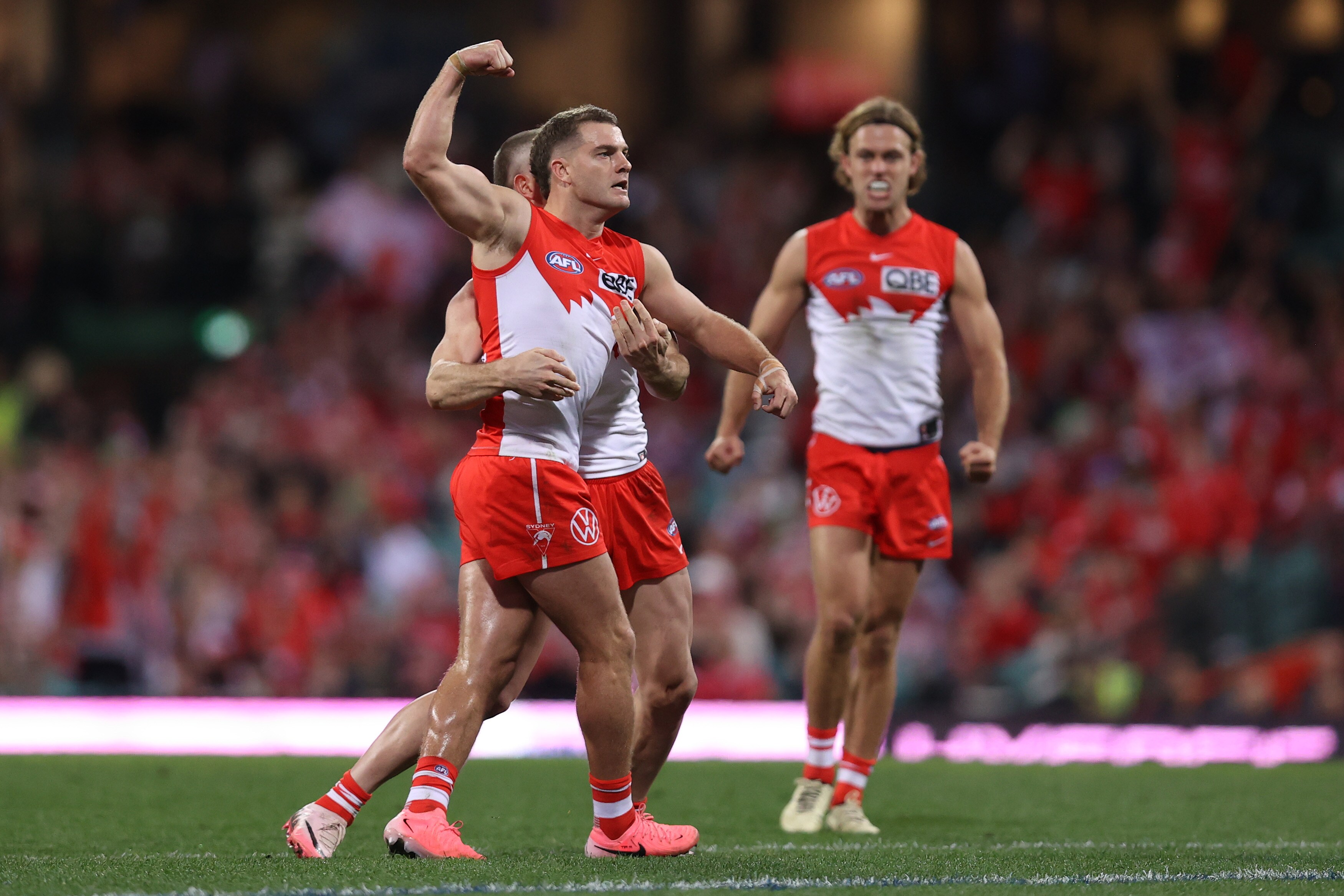 Swans surge at SCG to overcome Geelong
