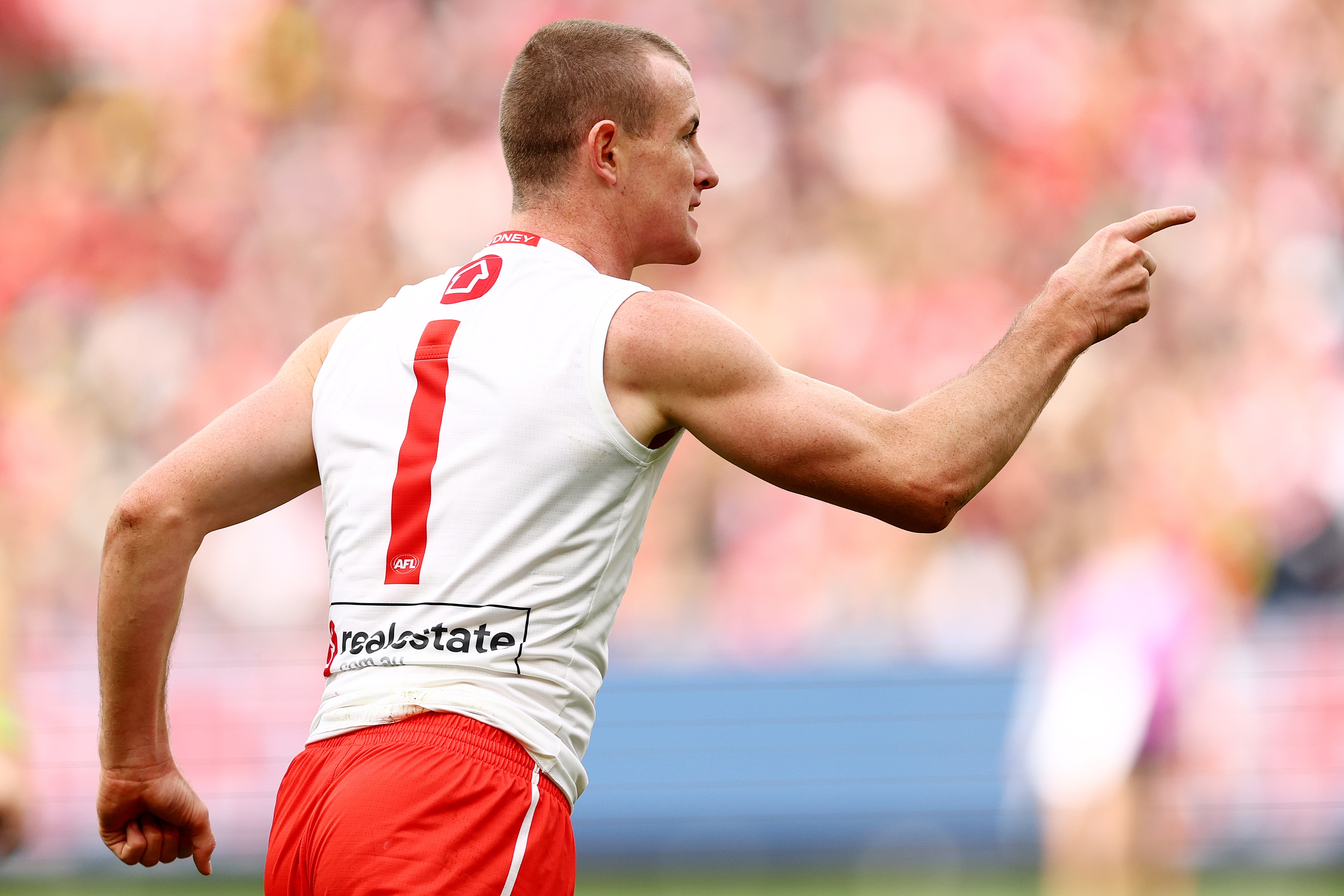 Expert Tipping: Take a risk or play it safe?