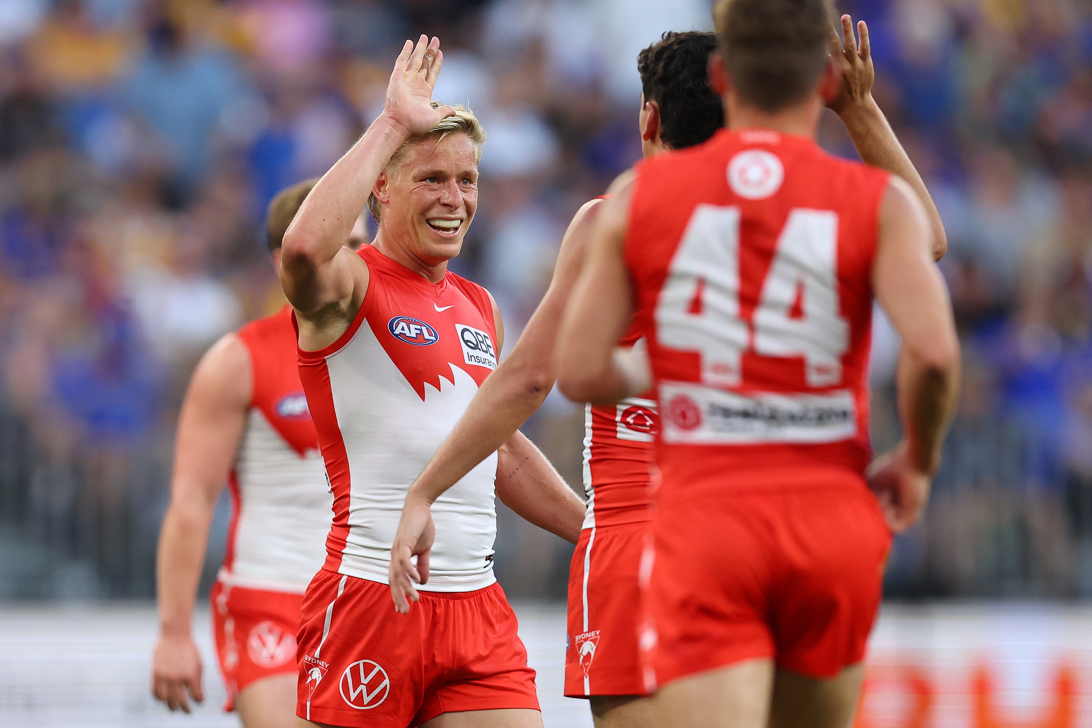 Who is leading the race for the Bob Skilton Medal?