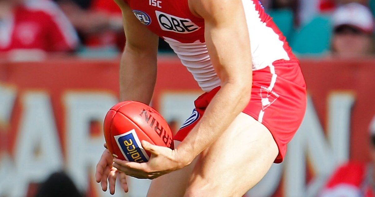 Swans re-sign defender Nick Smith