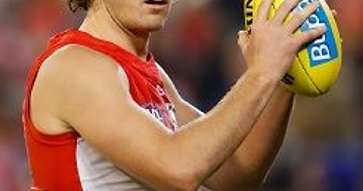 Tippett undergoes surgery