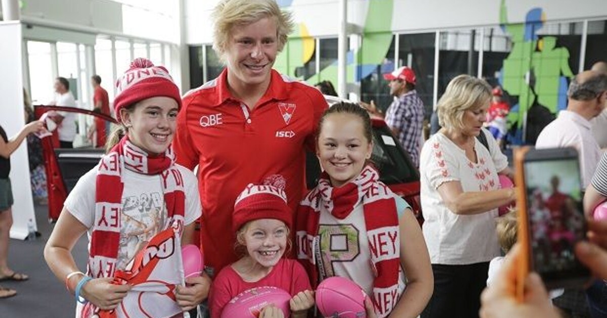 Melbourne fans show their true colours