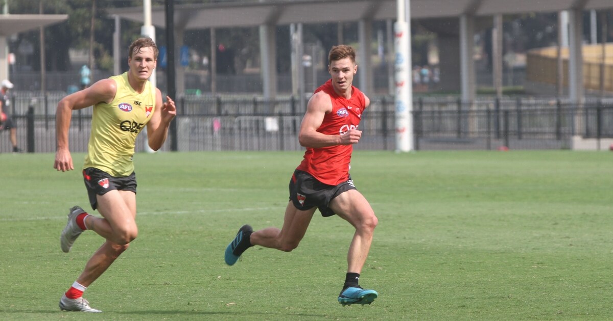 Gallery: Friday footy