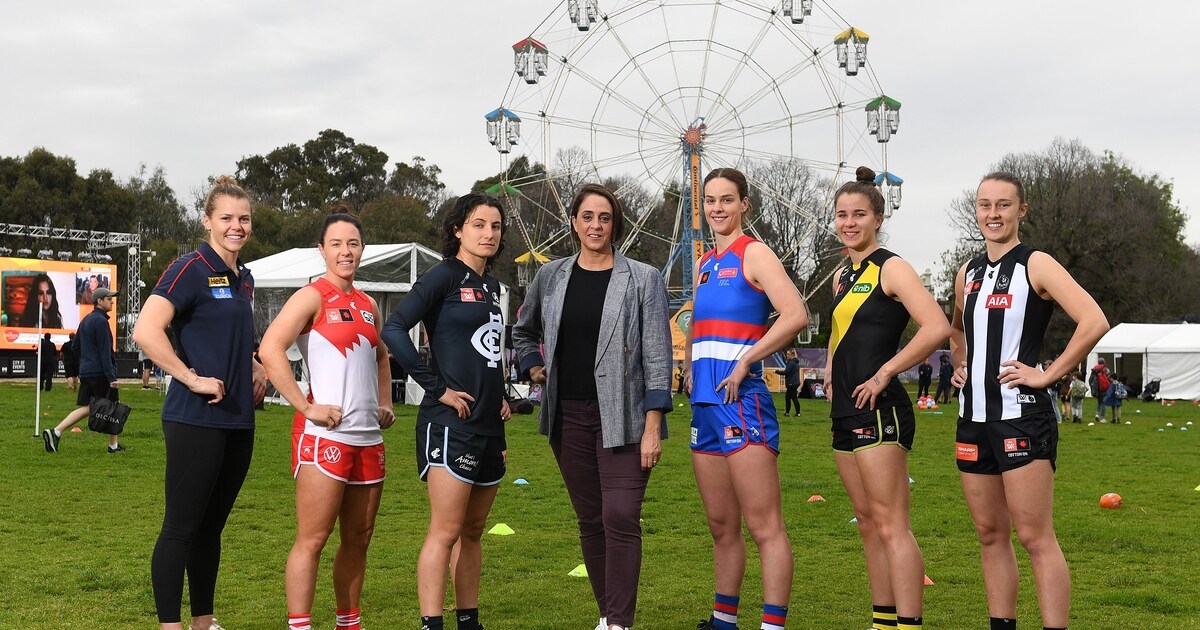 AFLW: Friday evening footy in Melbourne!