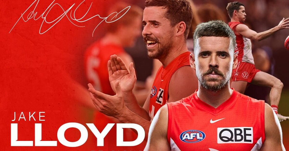 Lloyd signs on in the red and white