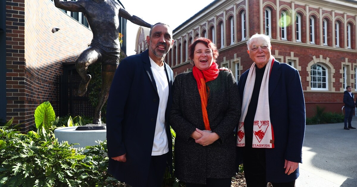 Goodes immortalised in bronze at Swans HQ