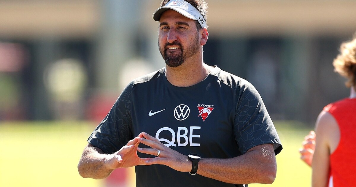 Dean Cox to stay in Sydney