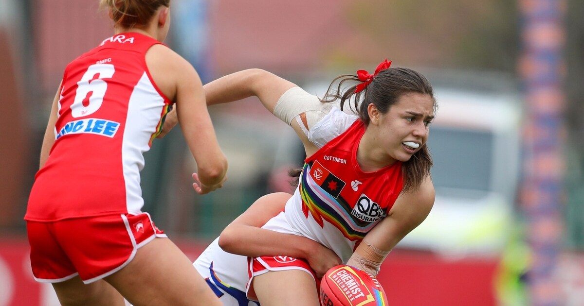 Hurley earns back-to-back coaches votes